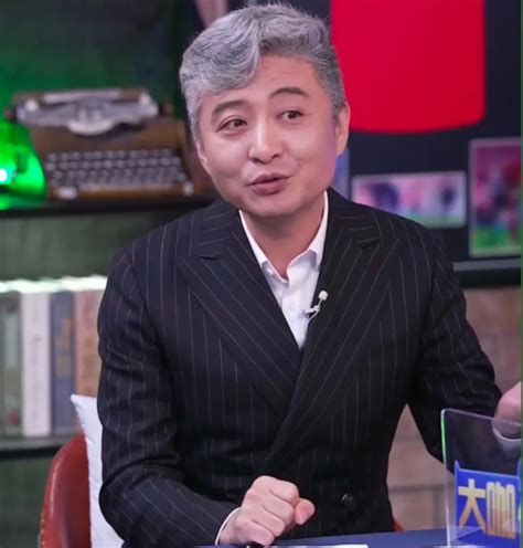 姜昆直播谈相声：演员要穿素大褂，不能花里胡哨，疑似暗讽郭德纲