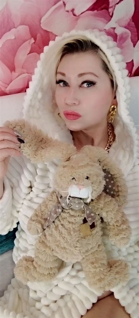 Charming Mature Slut With A Mysterious Look Naked Cunt Nude Pics XHamster