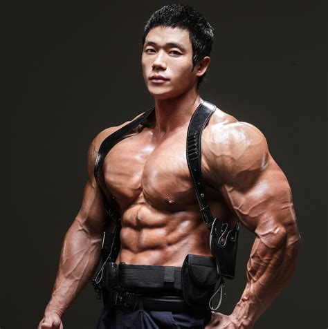 추석인데 아이들은 키즈 카페에 엄마와 함께 있지만 아빠는 매번 추석때 쉬지 못하고 출근을 한다 나뿐만이 아닌 대한민국 경찰들은 매년 겪는일 오늘도 어김없이 출근을 하고