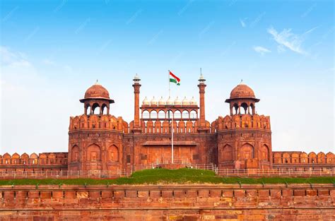 Premium Photo View Of The Red Fort Lahori Gate During Sunny Summer