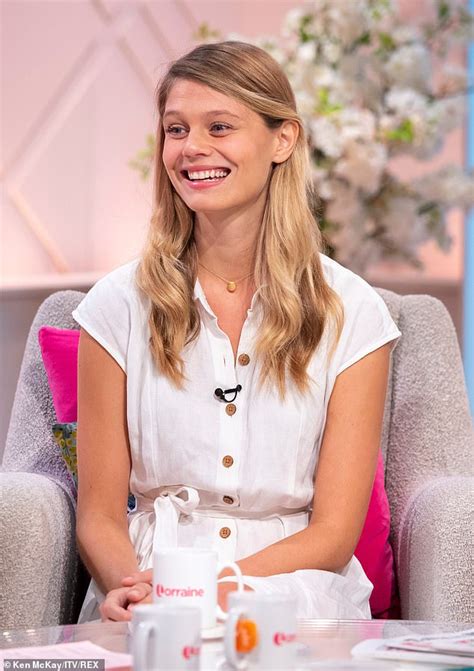 Size Eight Former Model Reveals She Considered Joining A Plus Size Agency Daily Mail Online