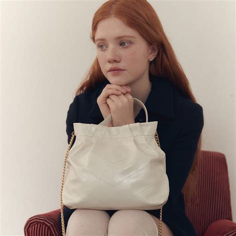 크누트 드로우 숄더백 아이보리 감도 깊은 취향 셀렉트샵 29cm