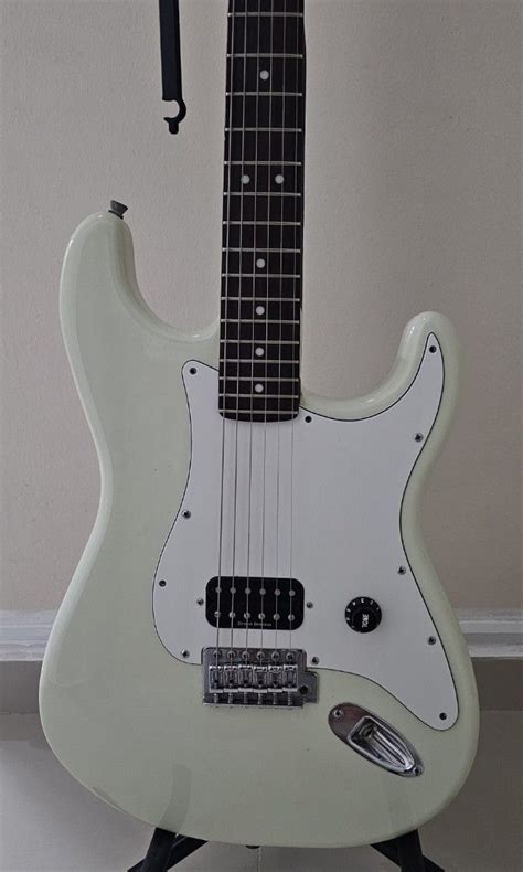 Squier Vintage Modified Reverse Headstock Stratocaster Hobbies And Toys