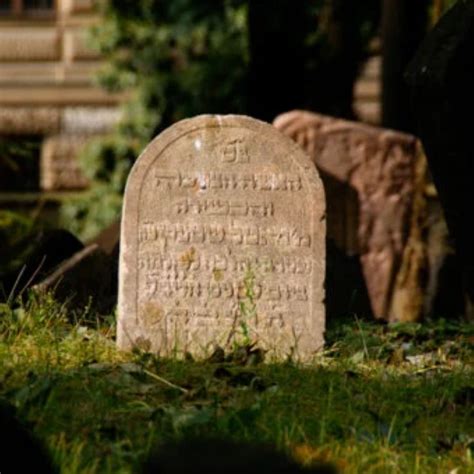 ¿cuál Es El Precio De Una Lápida En España Magdalena