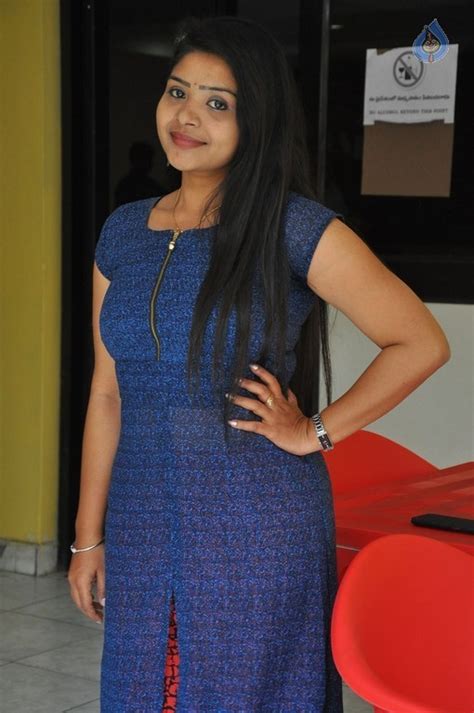 Sravanthi Photos Photo 33 Of 39