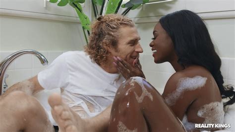 Hot Ana Foxxx Fucking After Soapy Hot Bathtub 14 Photos