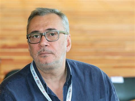 Меладзе получил паспорт Украины без отчества