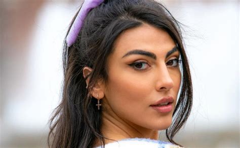 Giulia Salemi Instagram Celestiale In Bikini Posizione Alquanto Scomoda