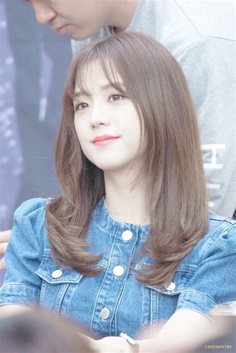 50 ไอเดียทรงผมสไลด์เลเยอร์ยาวปังๆ พรางหน้ากลมให้ดูเรียวสวย Akeru