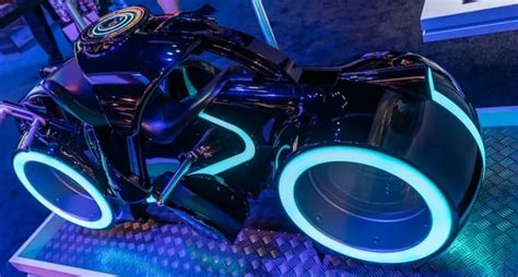 Tron Lightcycle Run Le Monde De Disney