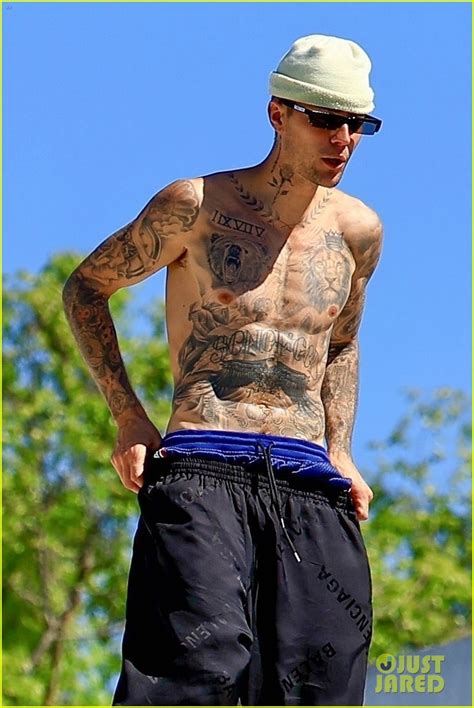Photo Justin Bieber Shirtless On Rooftop With Friends 43 Photo 5139976 Just Jared