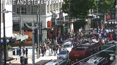 Seattle Rioters Seen Damaging Looting Stores 2 Arrests 12 Cops