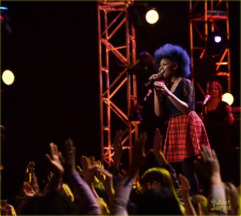American Idols Jax Wears Thedress During Top 8 Performance See Pics