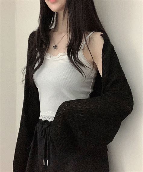 투게더위드미 밑단 레이스 포인트 레이어드룩 코디 나시 슬림핏 이너 크롭 끈나시 블랙 화이트 발레코어룩 봄옷 쿠폰 클리어런스