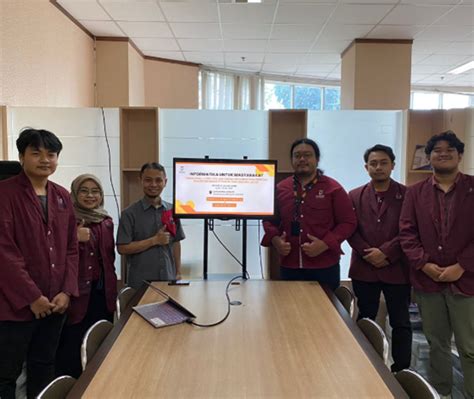 Mahasiswa S1 Informatika Memperkenalkan Pemrograman Python Dan Desain Uiux Kepada Para Siswa