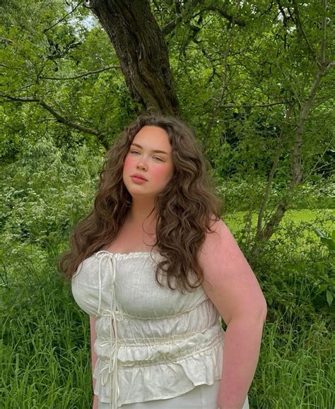 Pin By 𝔉𝔞𝔫𝔤𝔰 𝖊𝖒𝖑𝖎𝖓 On Plus Size 🩵 Beauty Body Positivity Plus Size