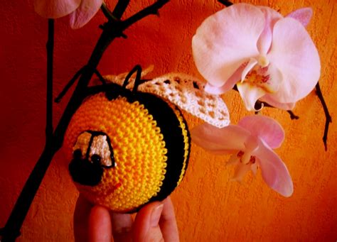 Yarn bee – DIY || BeeKeeping