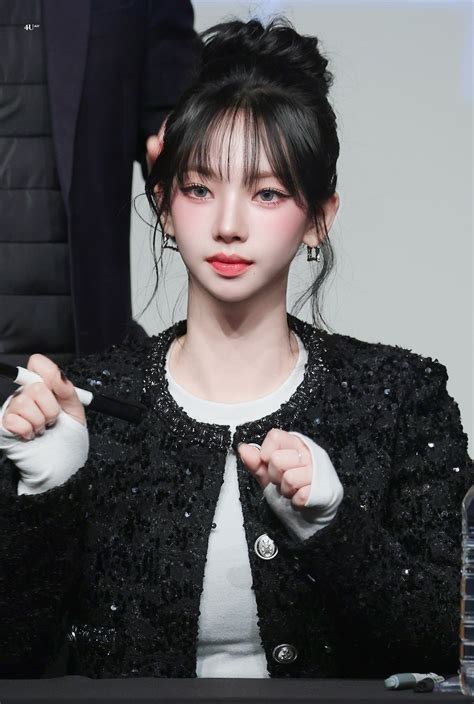 쿠로미 머리띠 쓴 카리나 방송연예 꾸르