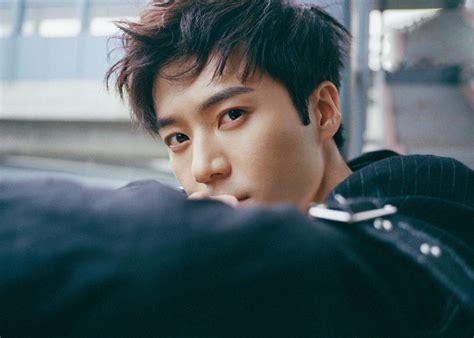 男演员茅子俊帅气文艺时尚写真by