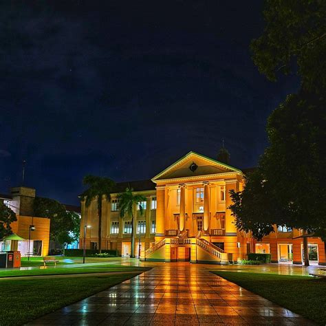 The Magic Of Being On Campus When The Sun Goes Down Photo Credit
