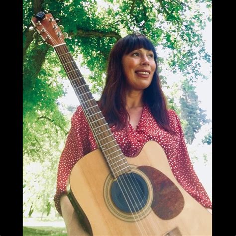 Milly B Solo Singer Guitarist Queenstown Pme Entertainment Agents