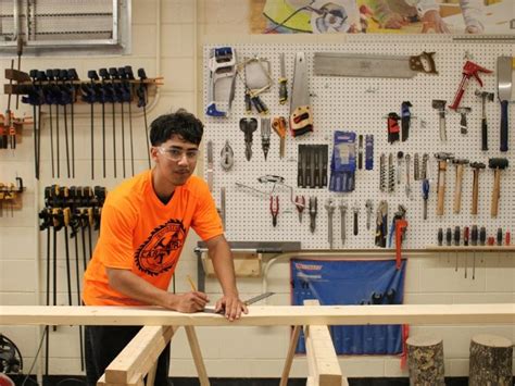 Lowes Foundation Partners With Skillsusa To Celebrate Trades Stars From The Toolbelt