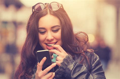 Do You Know Why Women Love Texting Coach Corey Waynes