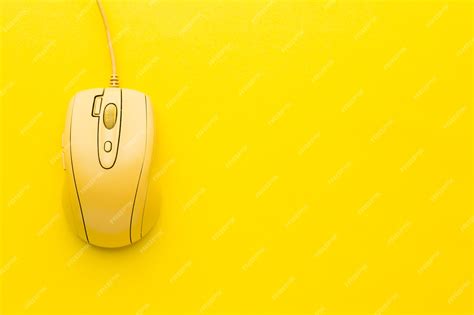 Premium Photo Yellow Computer Mouse Copy Space