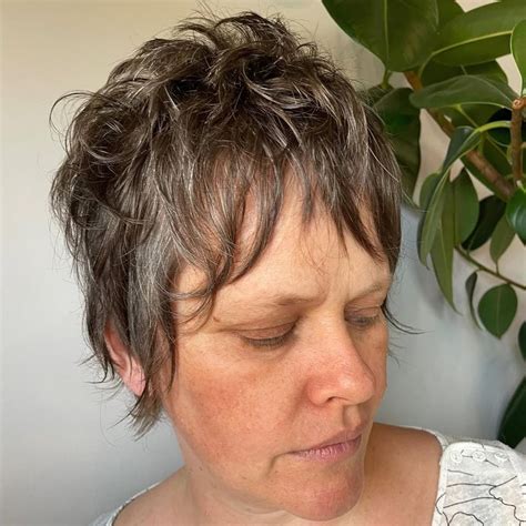 27 Youthful Shag Haircuts For Older Women