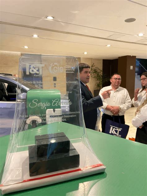 Grupoeconoenergy Trese Vehículoeléctrico Innovación Energíalimpia Transportesostenible