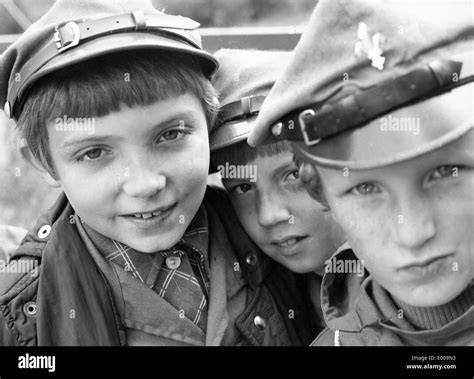 Scouts Uniform Banque Dimages Noir Et Blanc Alamy