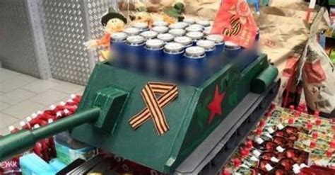 Россияне ко Дню победы соорудили "пивной" танк (фото) | УНИАН