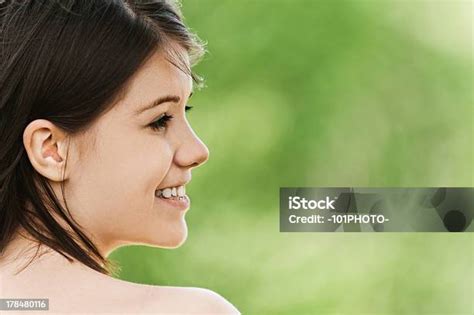 Potret Profil Gadis Cukup Telanjang Foto Stok Unduh Gambar Sekarang