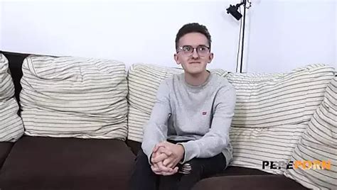 amateur paar denkt dass porno ihr sexleben aufpeppen wird schau zu