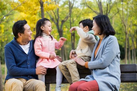 爱高清图片 幸福家庭在户外玩耍 人像图片免费下载格式1024像素编号66965190 千图网