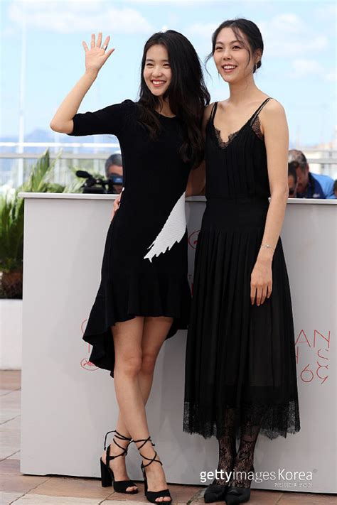 칸으로 간 아가씨 김태리 최고 수위 노출 베드신조진웅 저렇게 미칠 수 있나