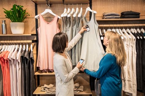 how microsoft teams empowers your retail workers to do more with less