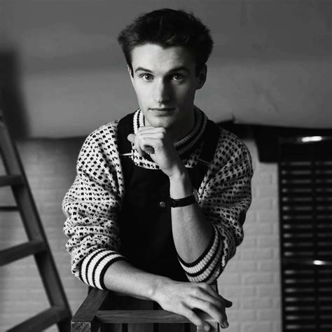 ‘the Ephemeral Present By Frederick Robin Examines The Limited Nature Of Human Life Fm