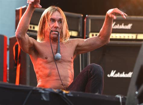 Omg Watch Iggy Pop Rock Out Naked On Stage In Paris Omgblog