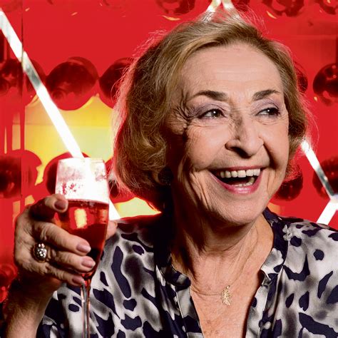 רוצים לצאת לדייט עם ליא קניג