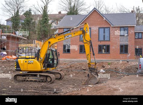 Large Jcb Digger In Front Of New Build Homes Uk Building Industry