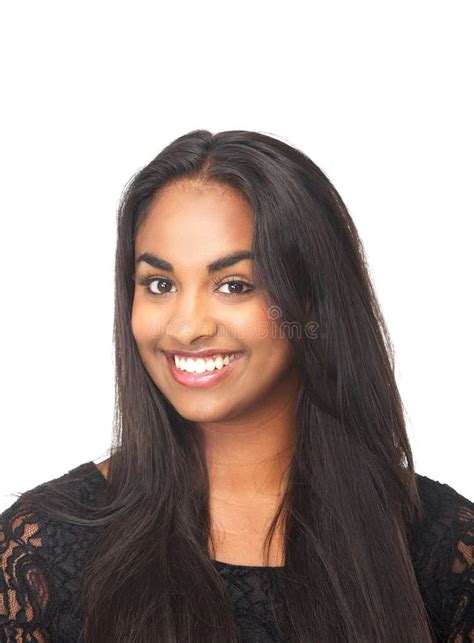 Retrato De Um Sorriso Feliz Da Jovem Mulher Foto De Stock Imagem De