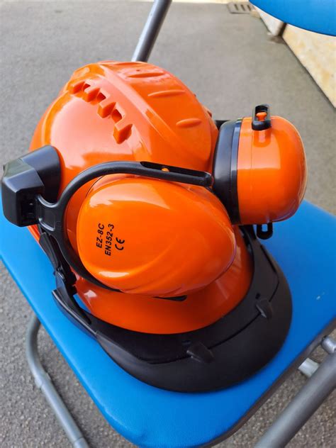 Gozdarska čelada Nova