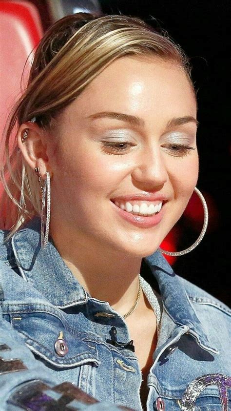 Miley Cyrus Ear Piercings Close Up Miley Cyrus Debuts Blunt Haircut In