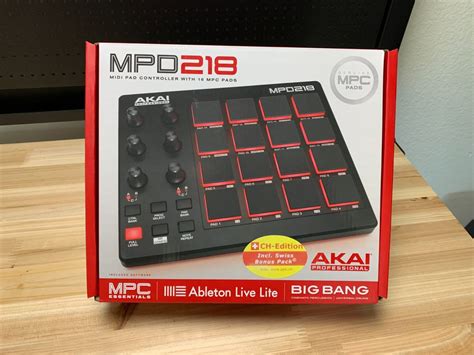 Akai Mpd218 Midi Pad Controller Mit 16 Mpc Pads Gebraucht In