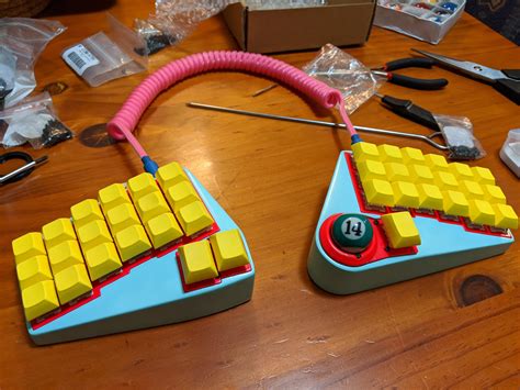 Tented Split Ergo 40 Keyboard With Integrated Thumb Ball R