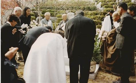 길상화공덕비 봉안 사진첩 법정스님