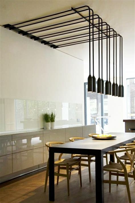 Salle à Manger Minimaliste Aux Meubles De Bois Brut