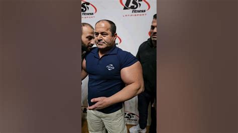 پهلوان احمدی بزرگترین بازو حال حاضر بدنسازی جهان البته طبیعی و نچرال بنظر نمی‌رسد نزدیک به