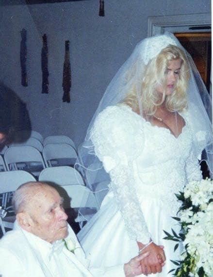 24 Yr Old Stripper Anna Nicole Smith Marries 86 Yr Old Oil Tycoon J